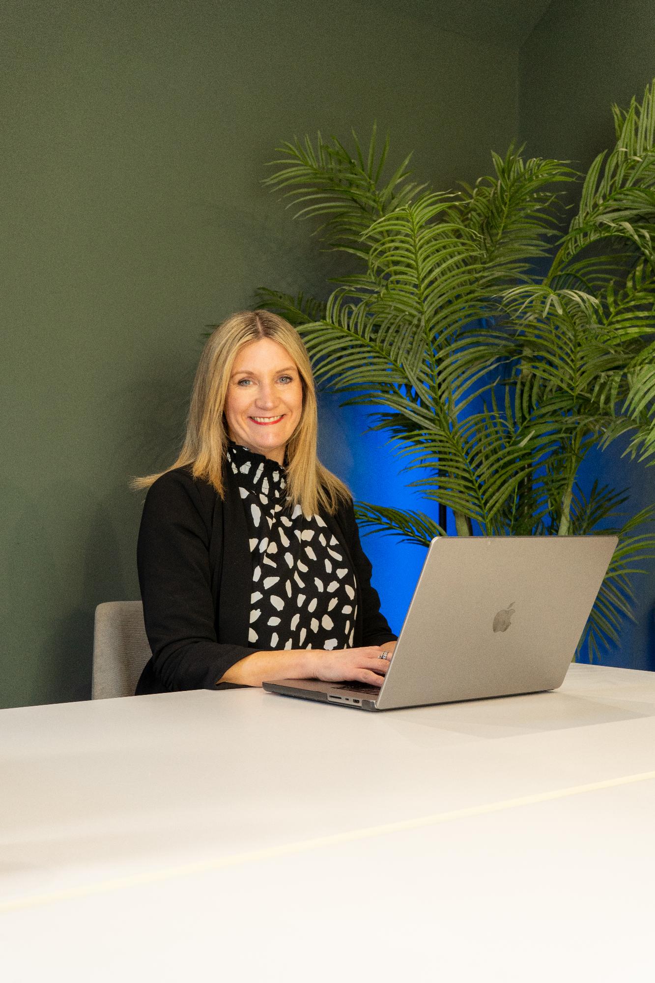 About - Donna Vincent